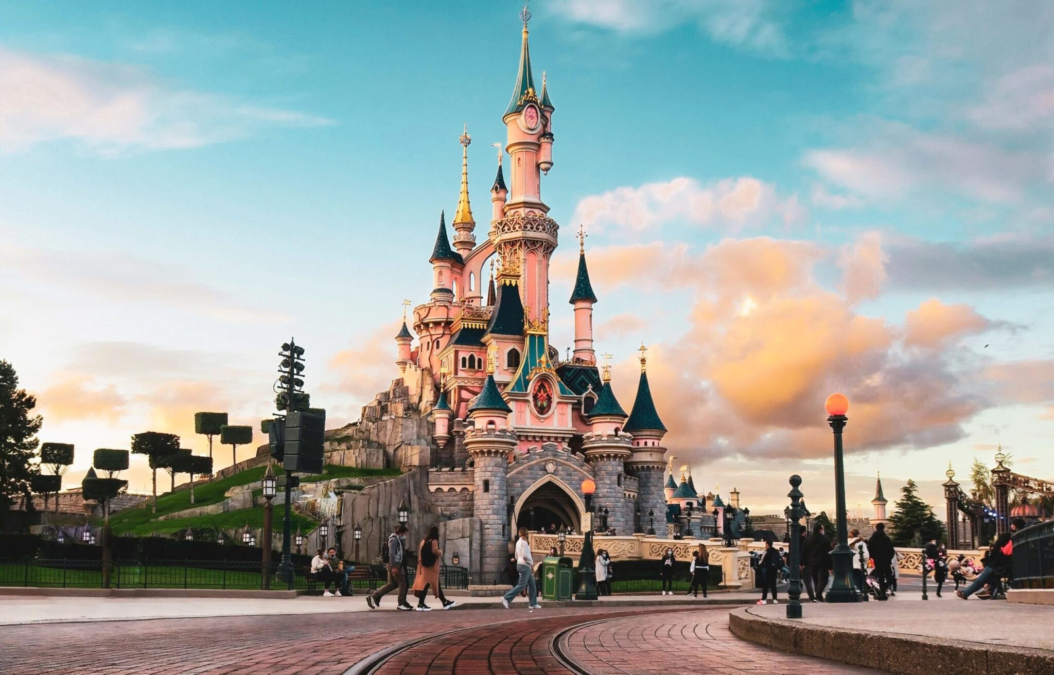 Disneyland UK: Is the Magical Kingdom Finally Coming to Britain? - Live ...